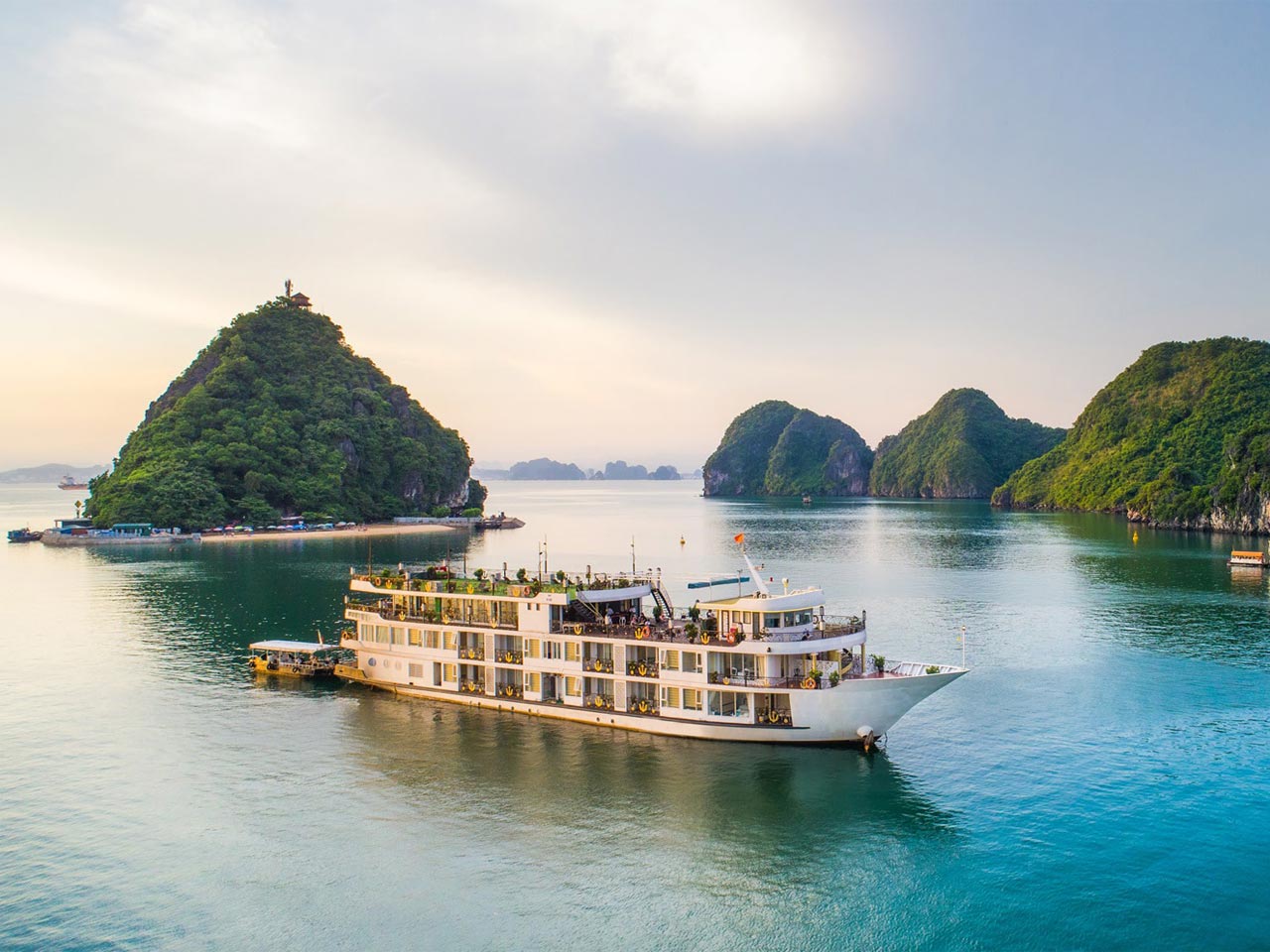 Aquamarine Cruise - Halong Bay Cruise | Vietnam Golden Travel